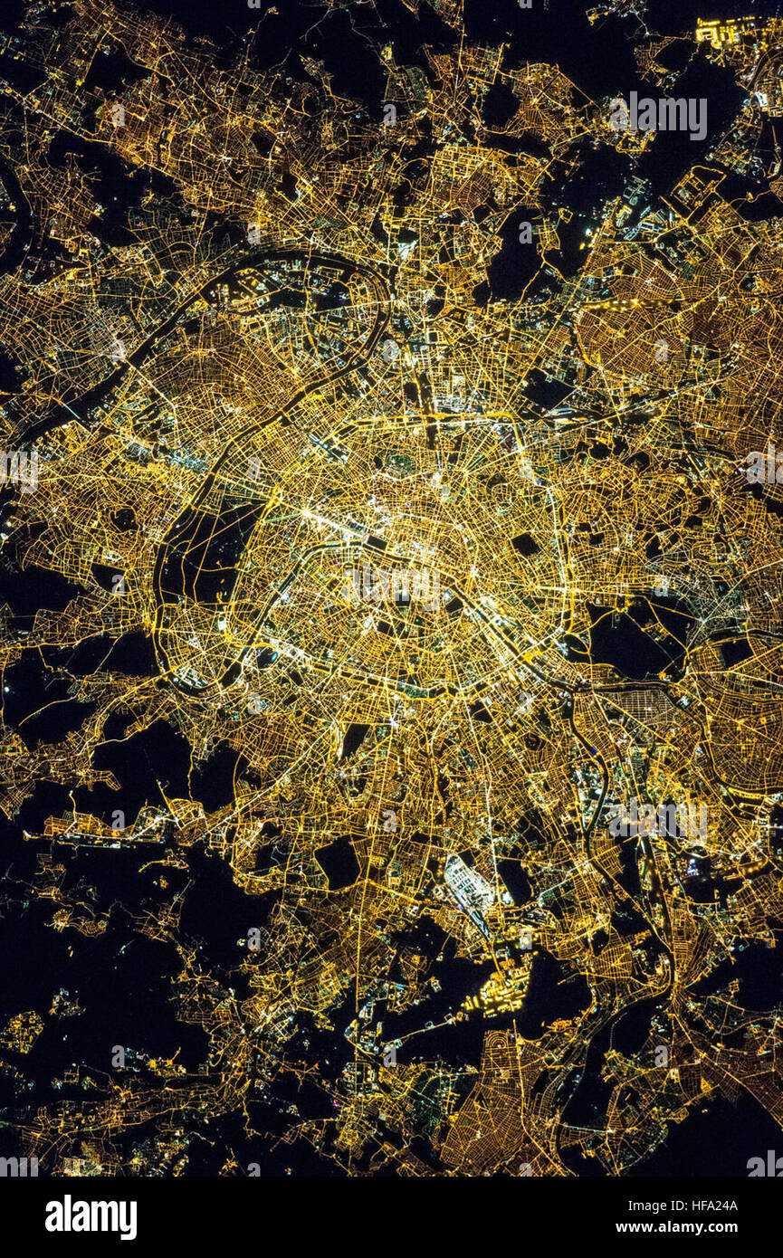 Night flight to paris hi-res stock photography and images - Alamy