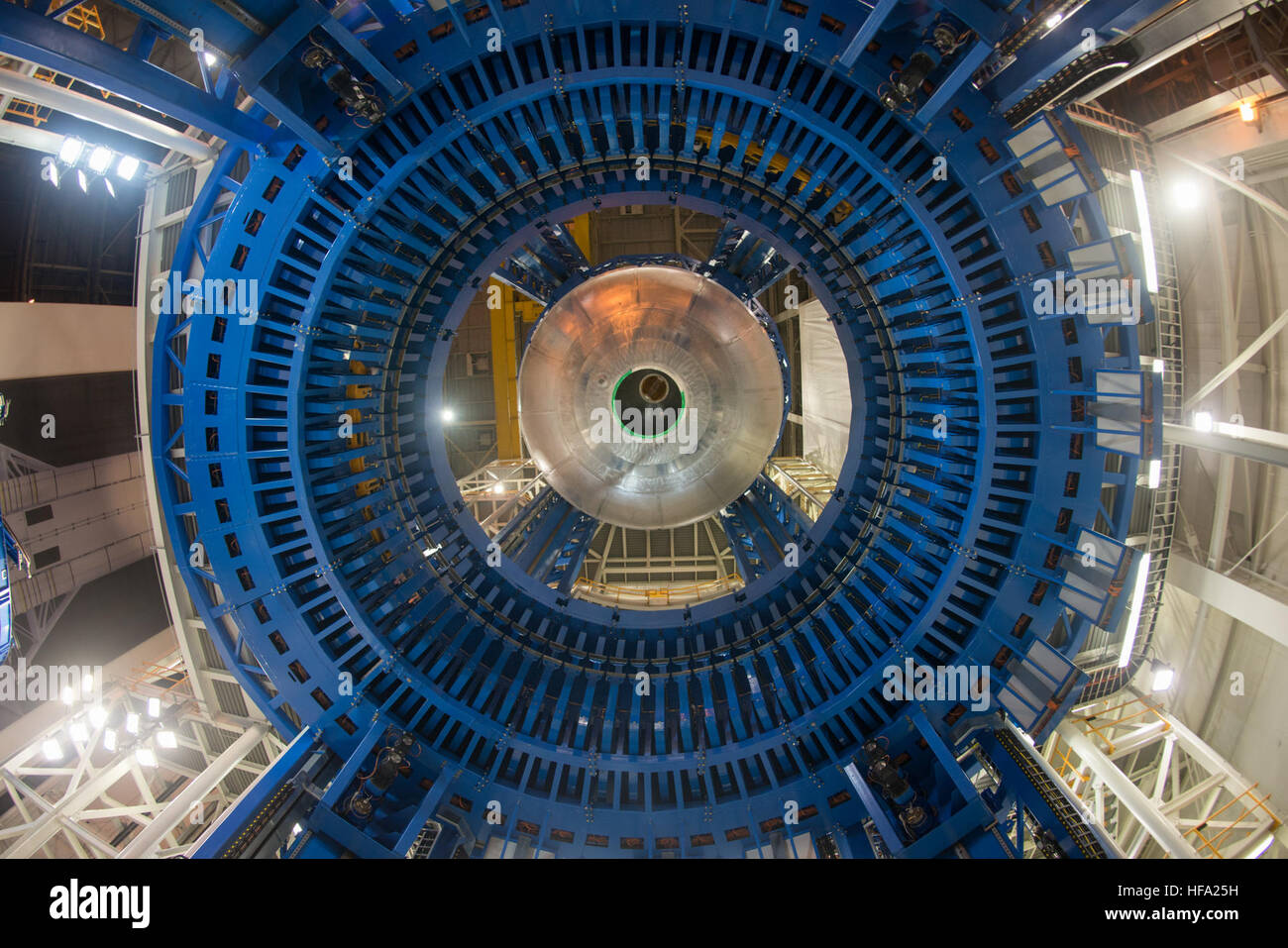 Liquid oxygen tank confidence weld hi-res stock photography and images ...