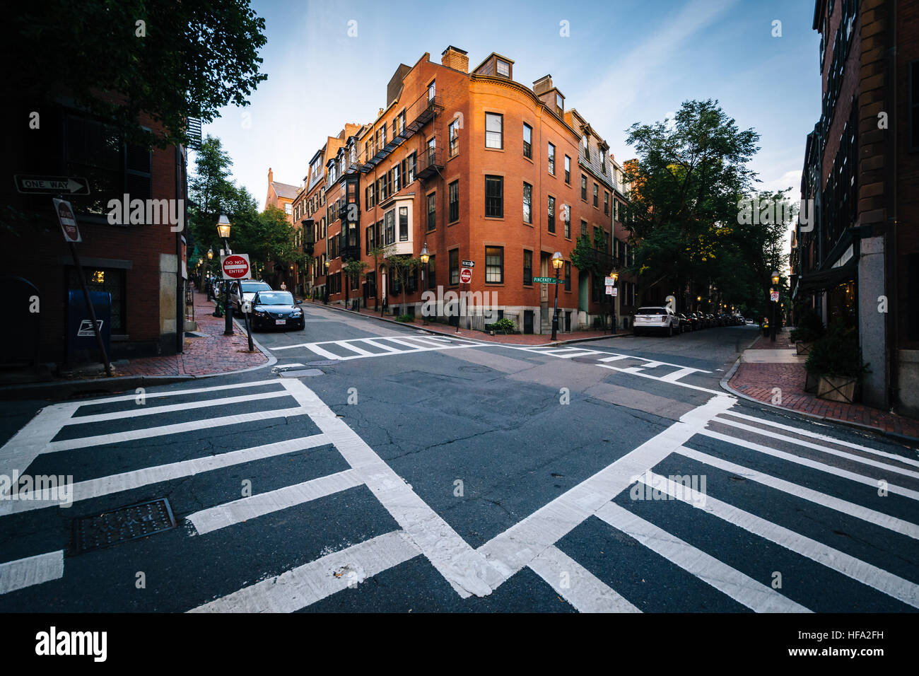 Intersection and historic buildings in Beacon Hill, Boston ...