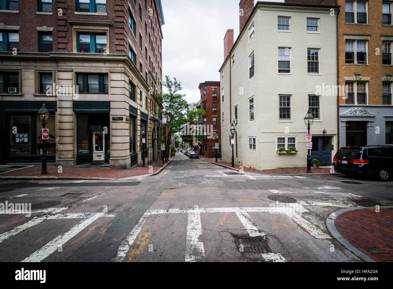 Intersection and historic buildings in Beacon Hill, Boston ...
