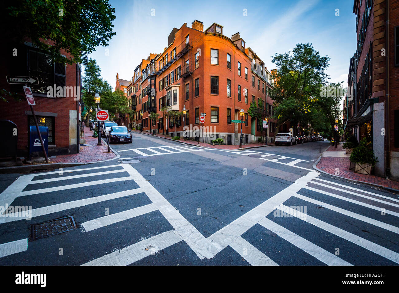 Intersection and historic buildings in Beacon Hill, Boston ...