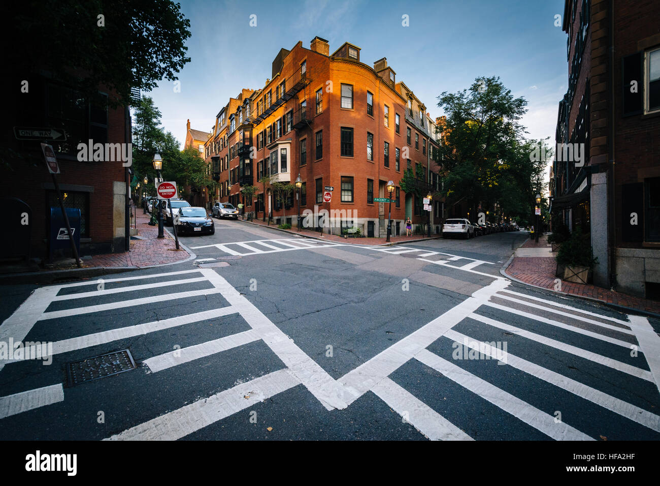 Intersection and historic buildings in Beacon Hill, Boston ...