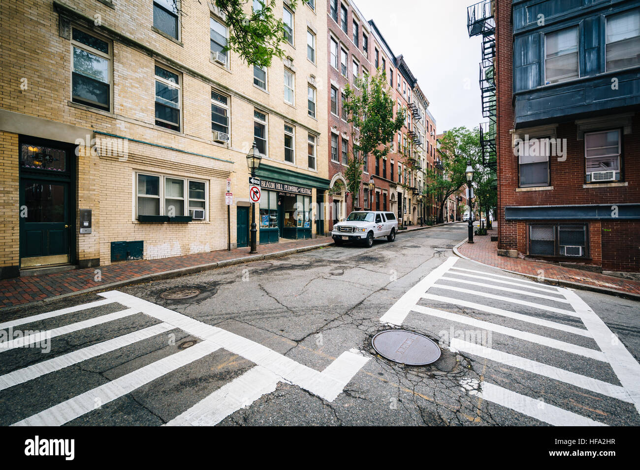 Intersection and historic buildings in Beacon Hill, Boston ...