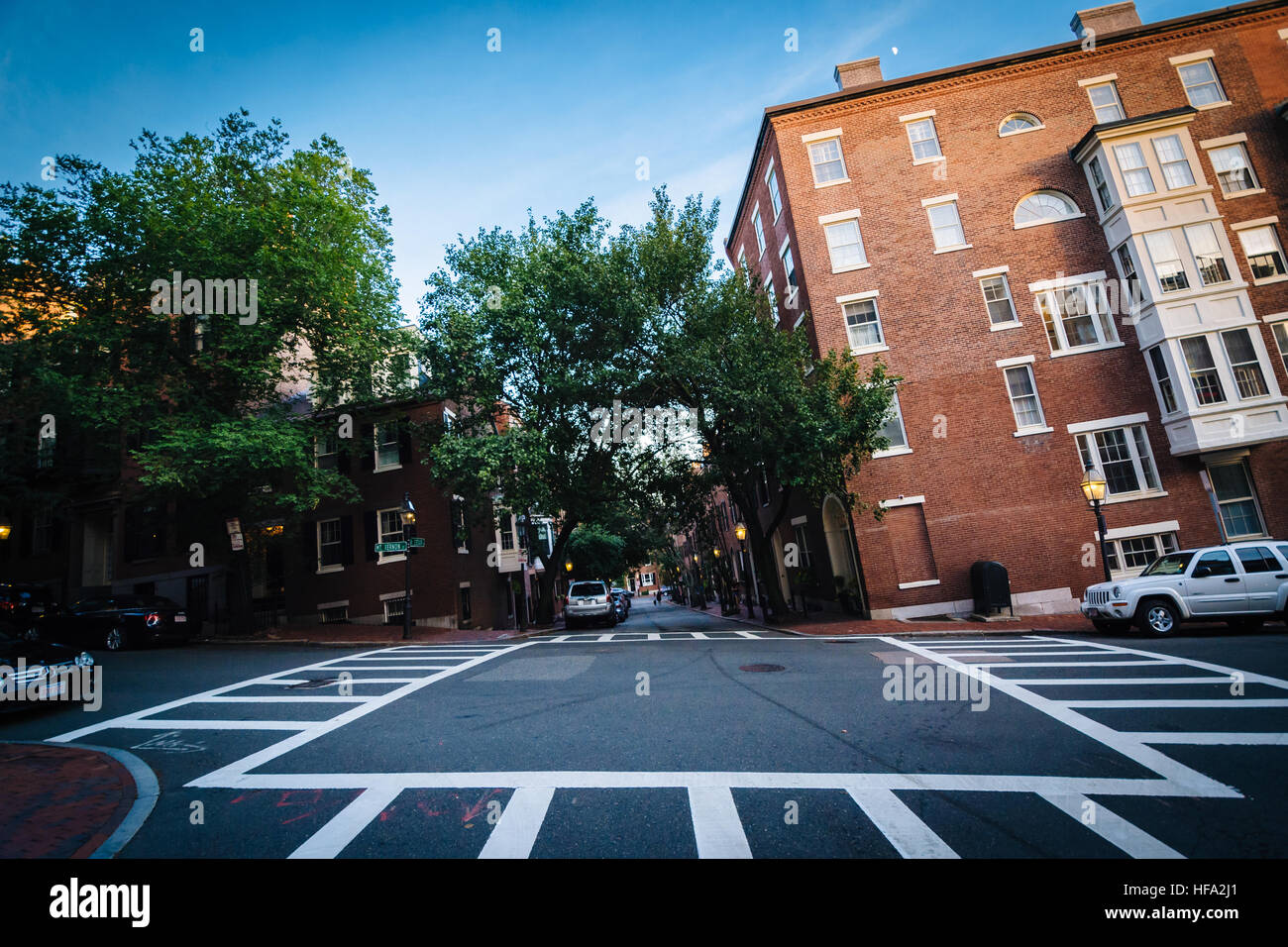 Intersection and historic buildings in Beacon Hill, Boston ...