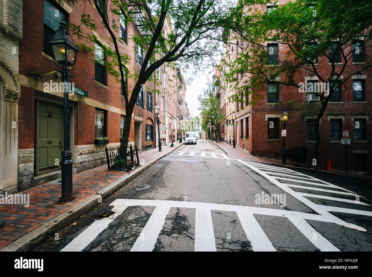 Intersection and historic buildings in Beacon Hill, Boston ...
