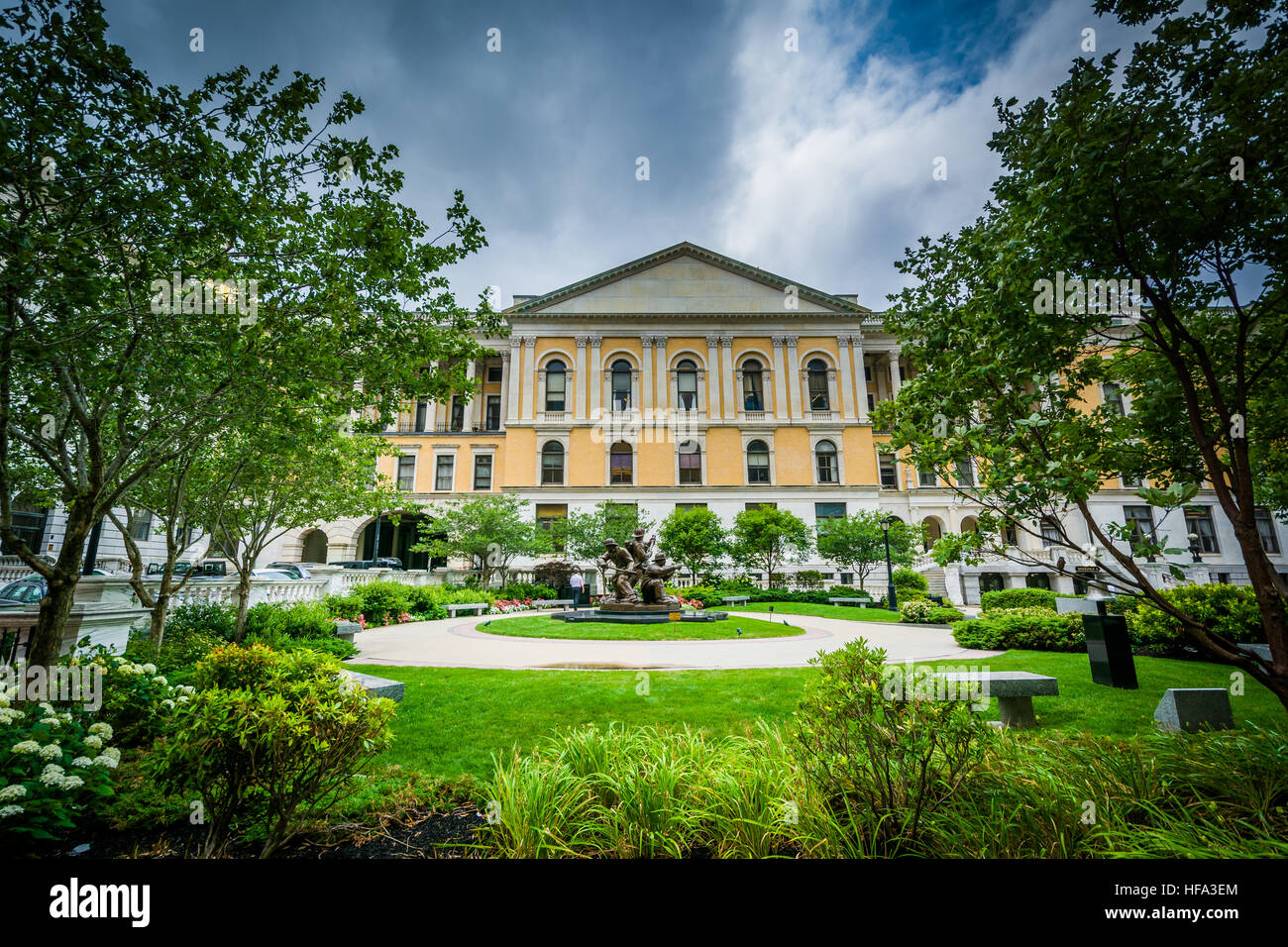 The Massachusetts State House, in Beacon Hill, Boston, Massachusetts ...
