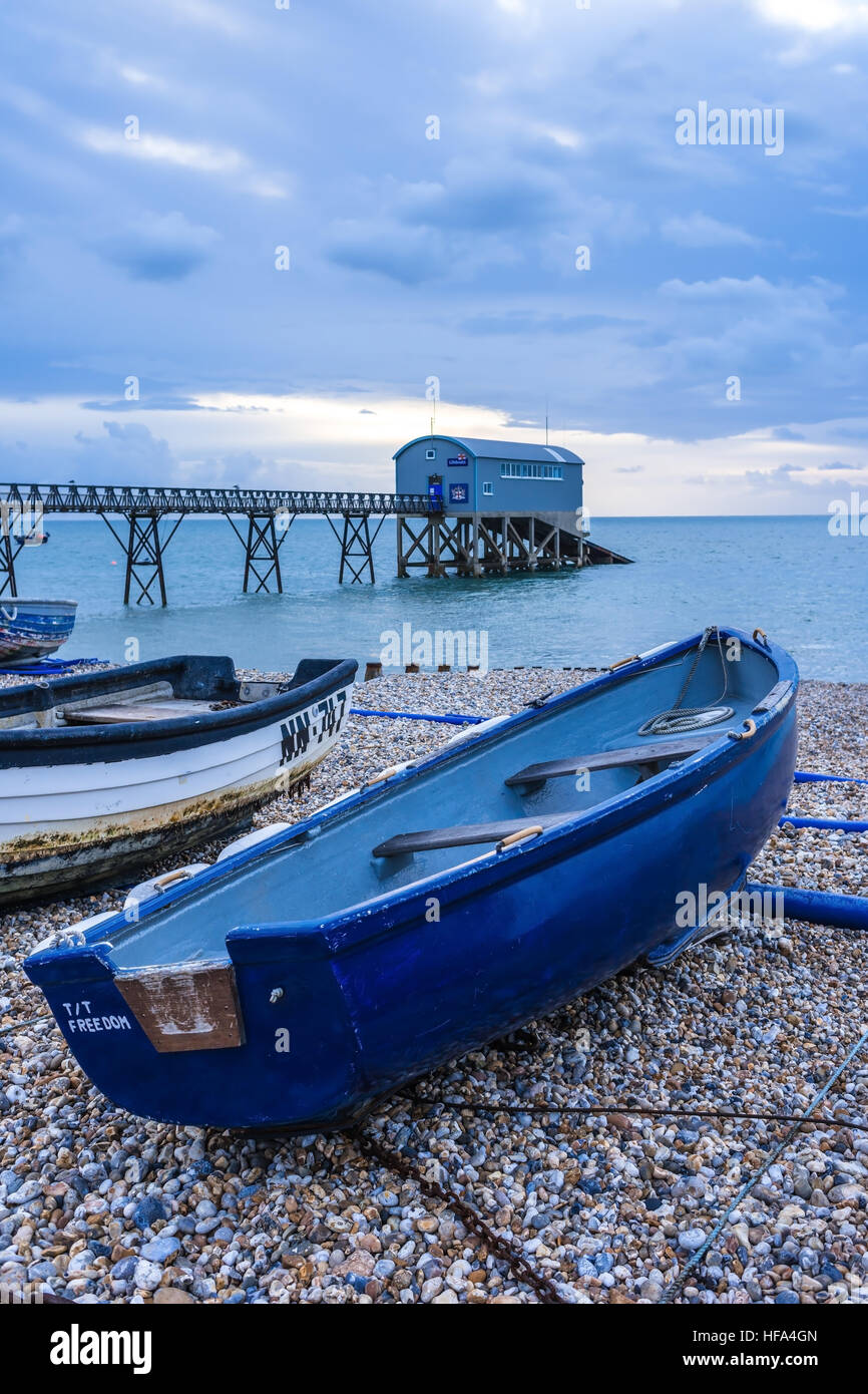 Weather selsey waves hi-res stock photography and images - Alamy