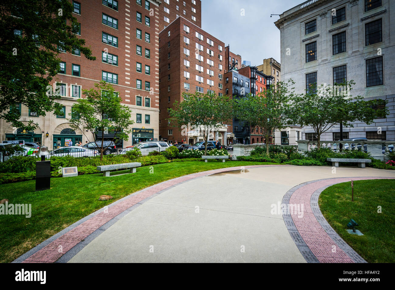 Walkway outside the Massachusetts State House and buildings in Beacon ...