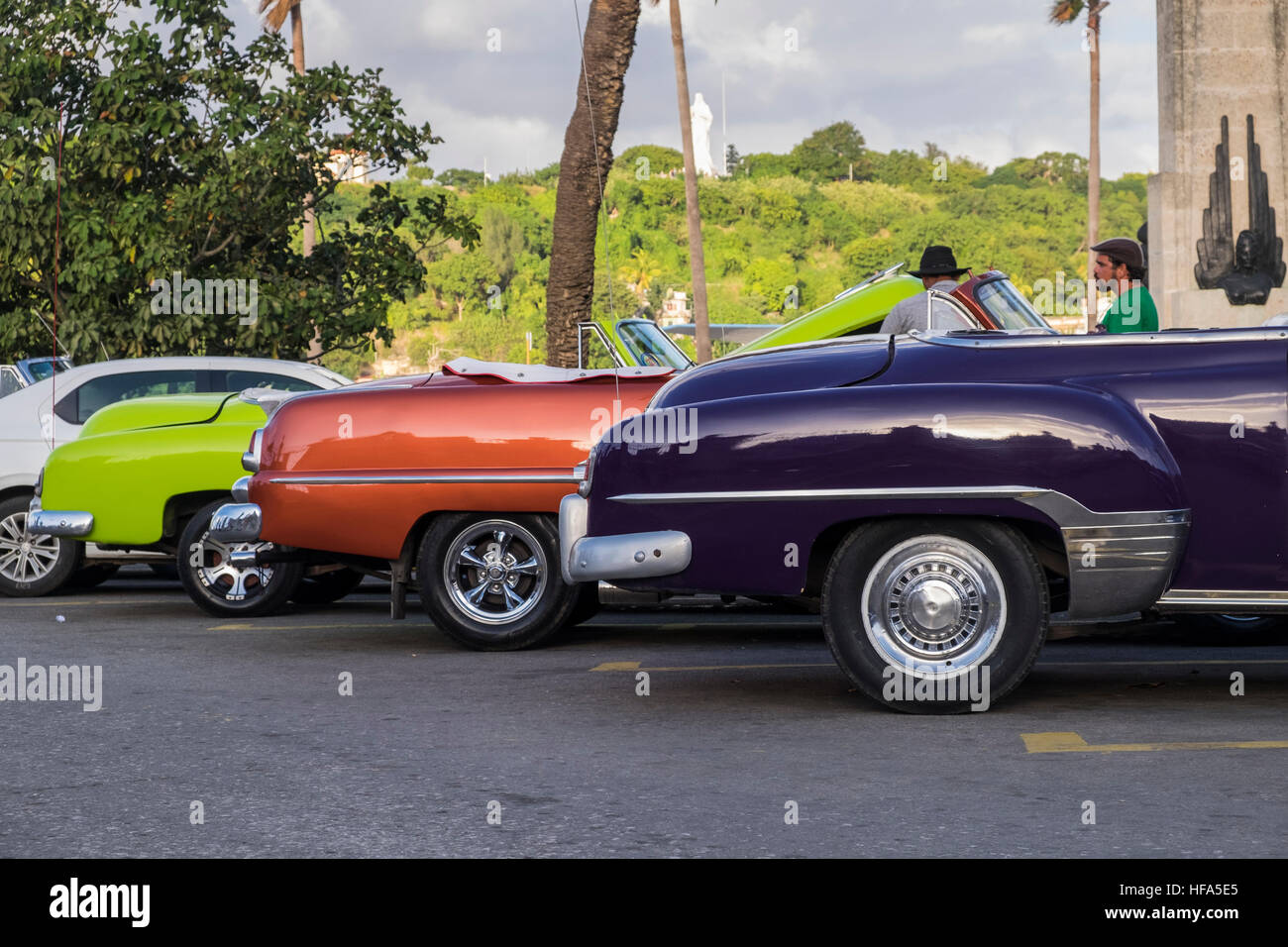 Row of classic cars hi-res stock photography and images - Alamy