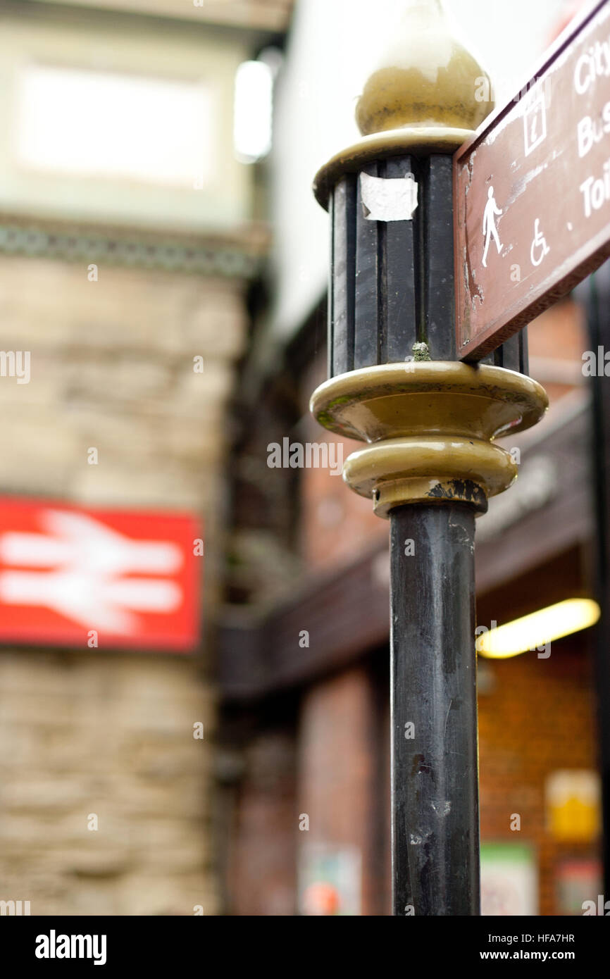 Entrance to Worcester Foregate Street railway station Stock Photo - Alamy
