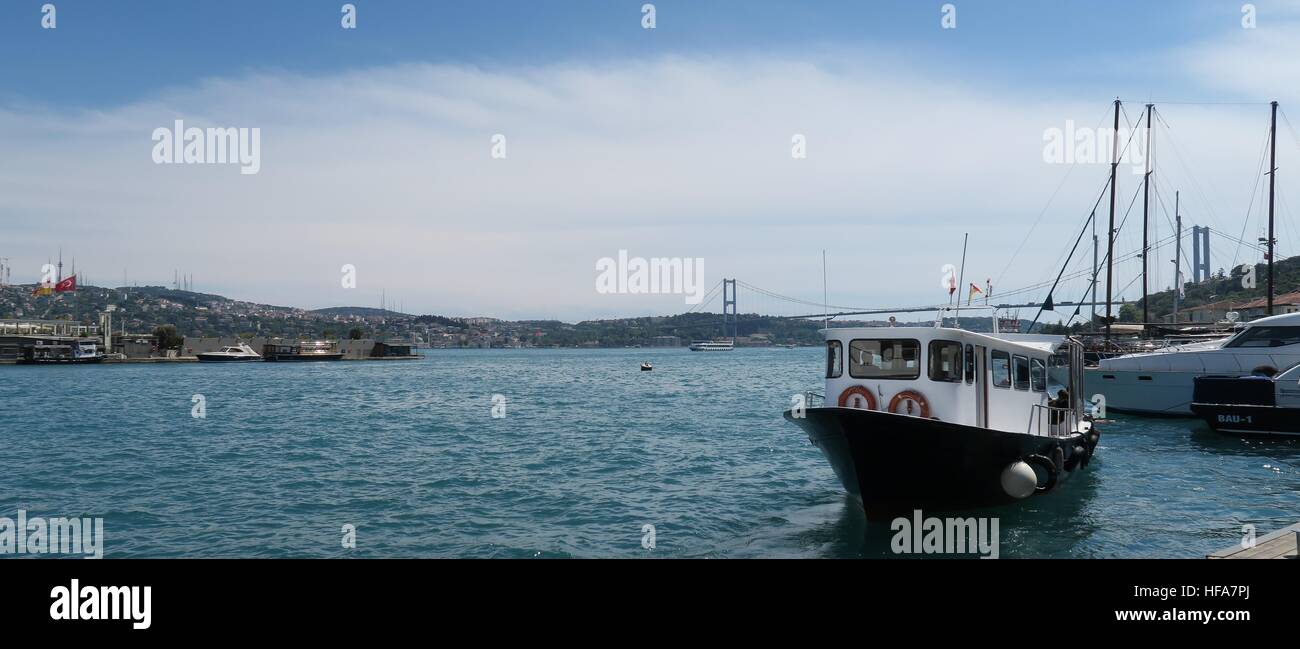 Ship side view small hi-res stock photography and images - Alamy