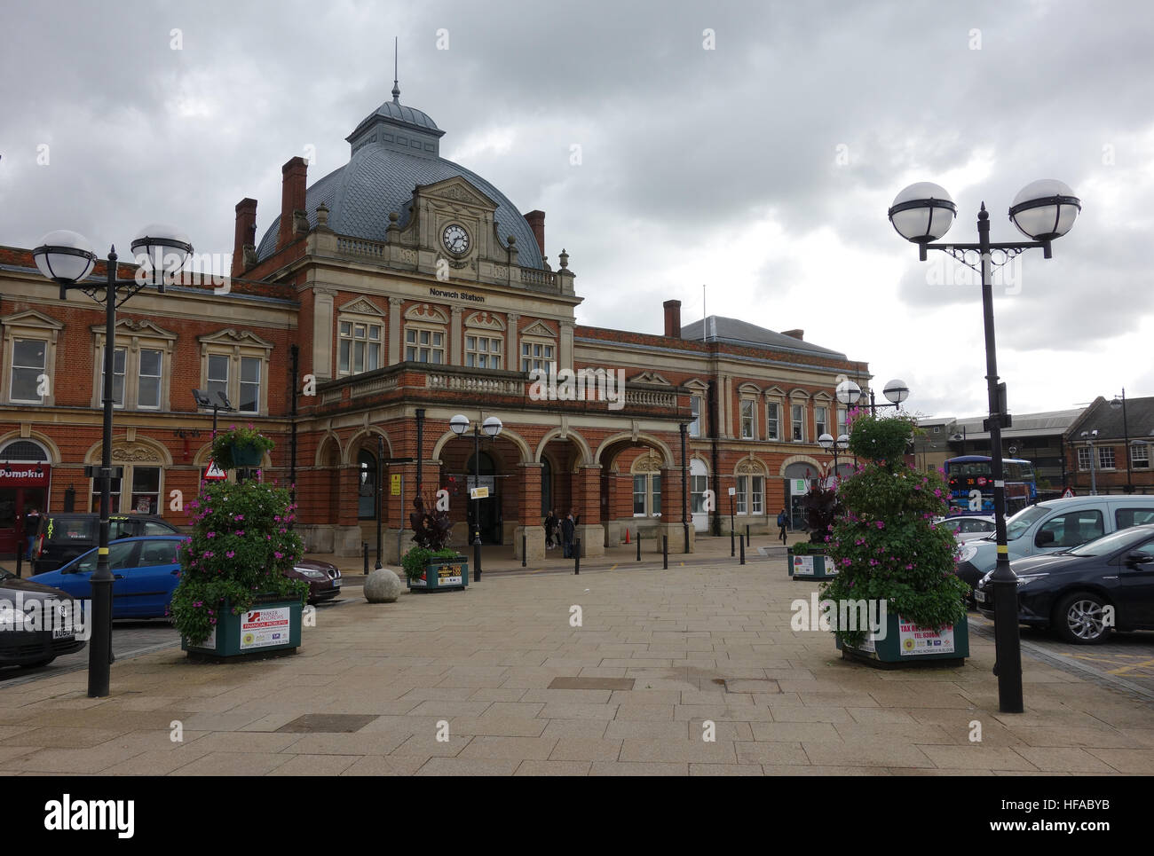 Norwich train station exterior Stock Photo - Alamy