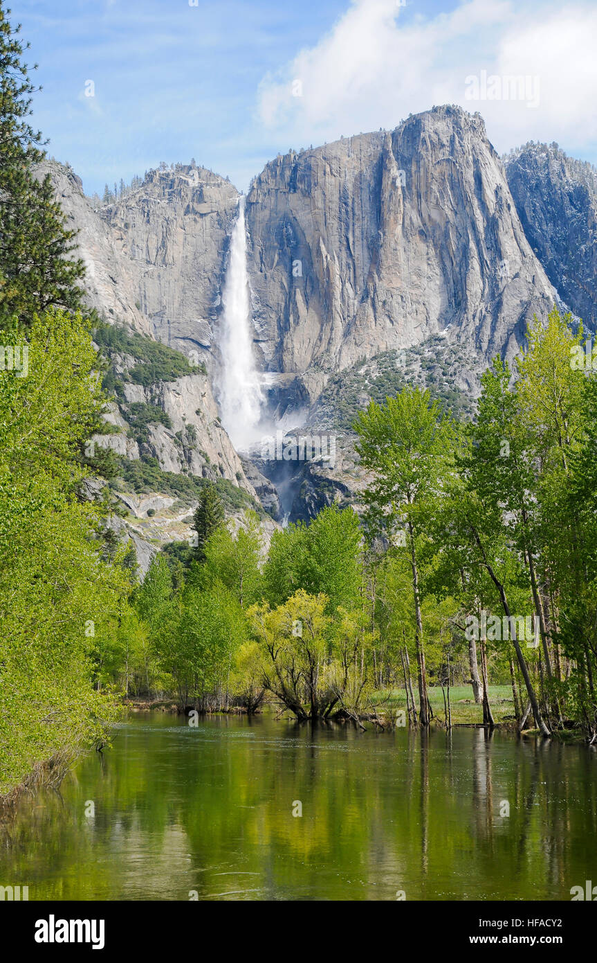 Majestic yosemite valley waterfall hi-res stock photography and images ...