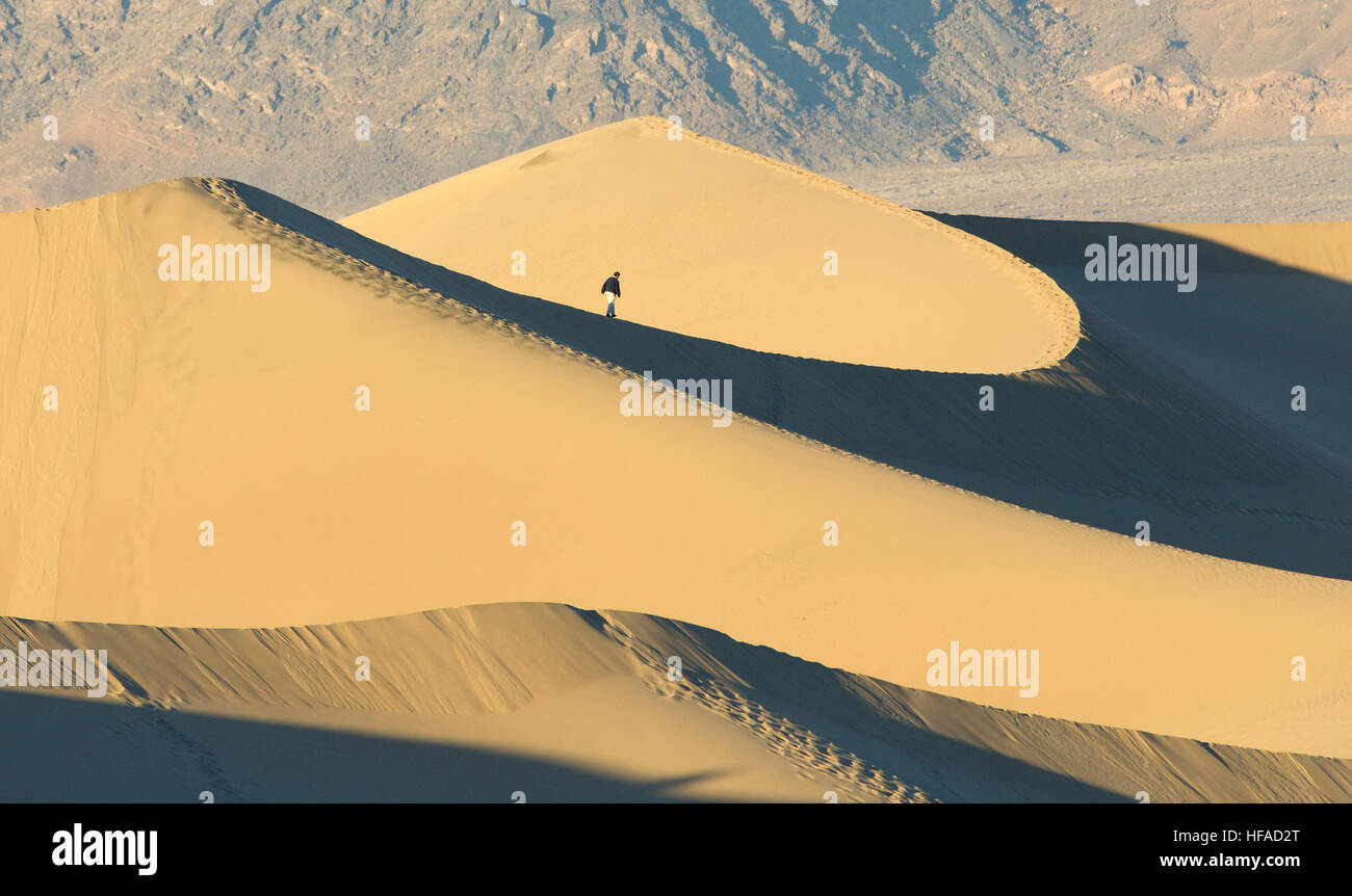Man walking in sand death hi-res stock photography and images - Alamy