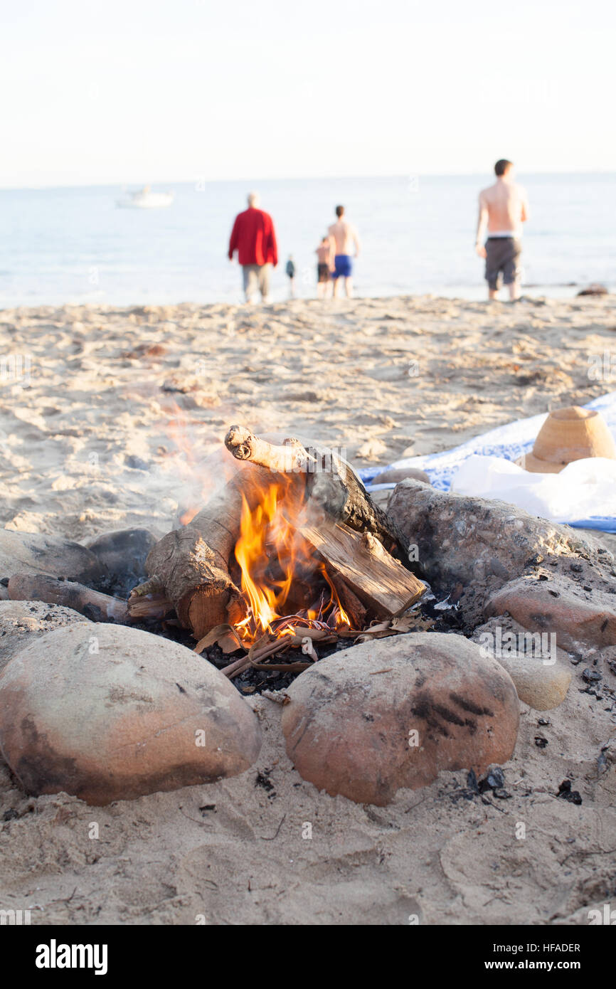 Beach fire hi-res stock photography and images - Alamy