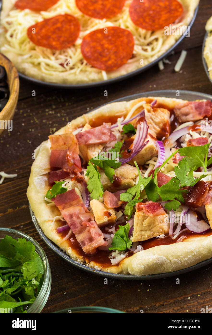 Preparing individual pizzas from pizza bar Stock Photo - Alamy