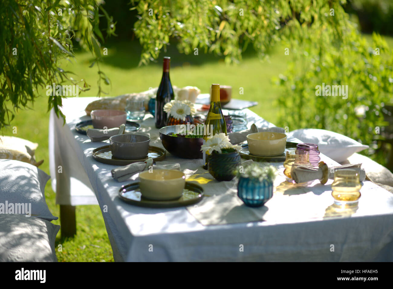Alfresco dining, table set for an evening meal outside Stock Photo - Alamy