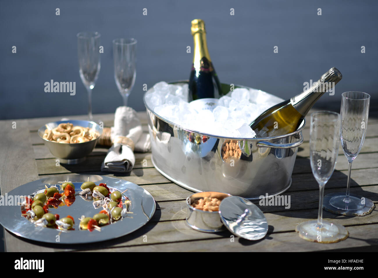 luxury summer picnic with champagne and silverware Stock Photo - Alamy