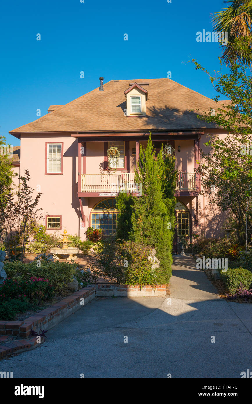 Spanish colonial villa hi-res stock photography and images - Alamy