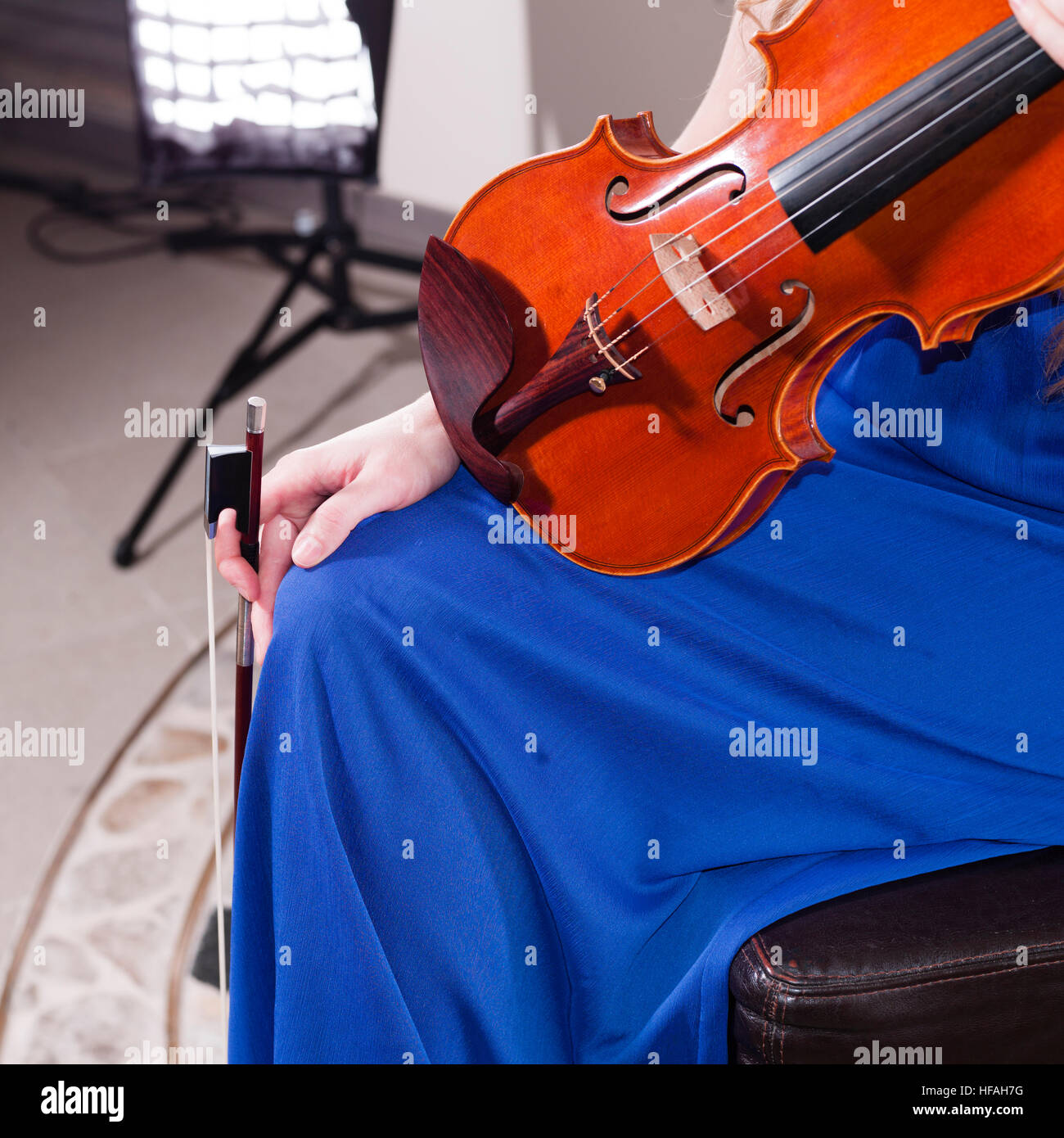 A woman holding a violin Stock Photo - Alamy