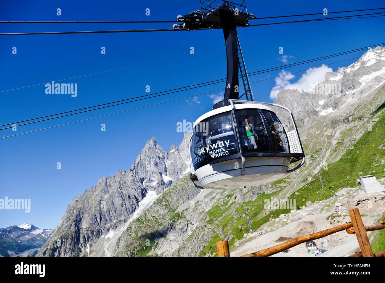 Cabin new cableway skyway hi-res stock photography and images - Alamy