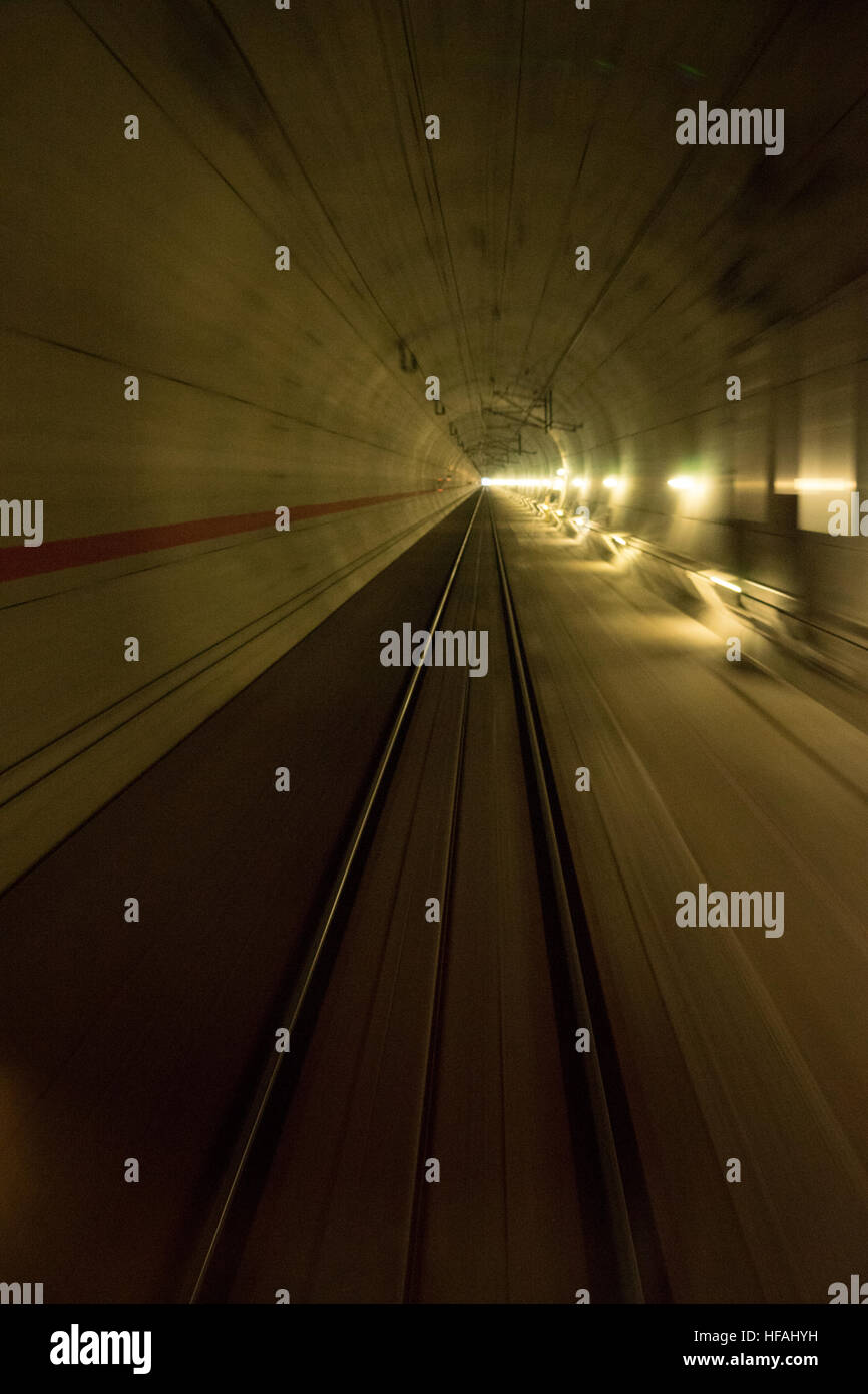 train in tunnel Stock Photo - Alamy