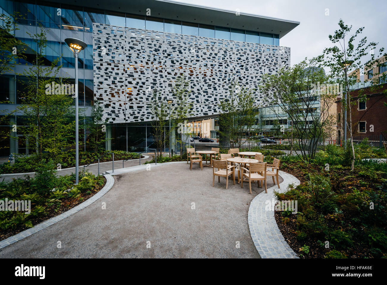 Walkway and modern building at the Massachusetts Institute of ...