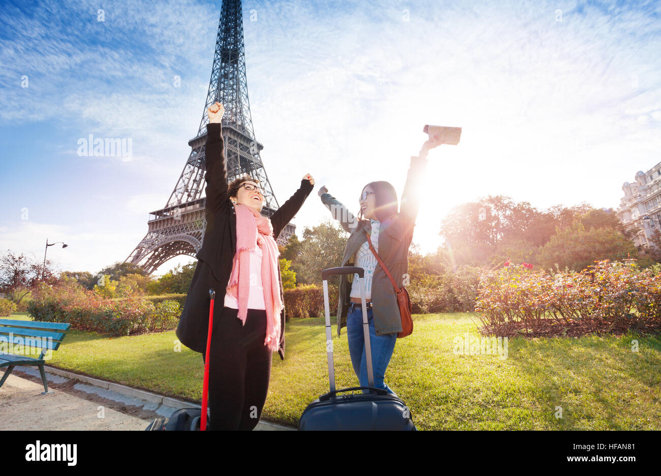 Tourist luggage city landmark hi-res stock photography and images - Alamy