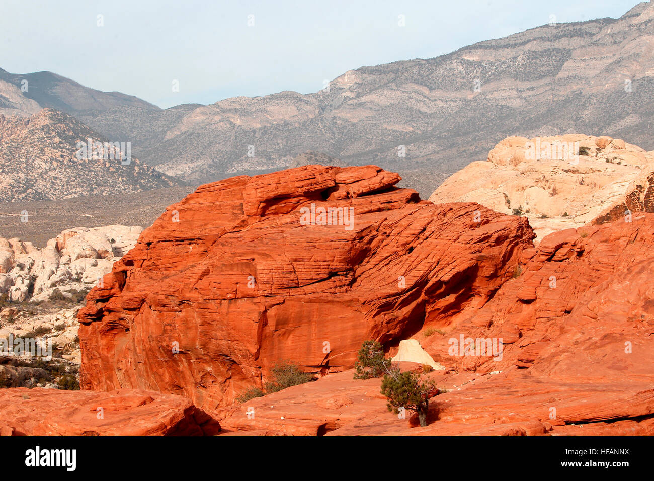 Red rock mountain cliff peak hi-res stock photography and images - Alamy