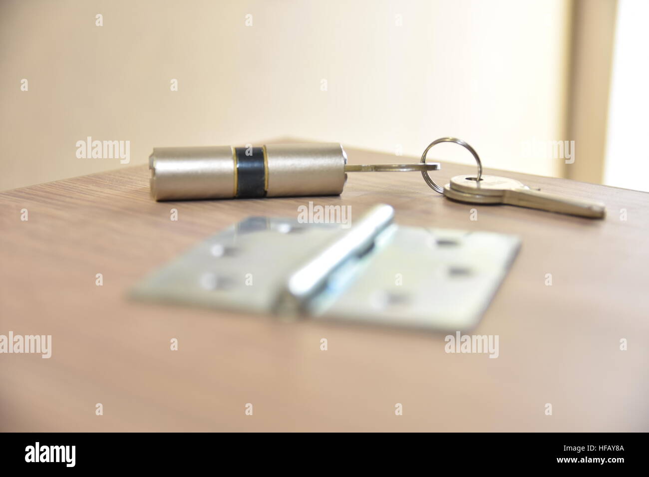 keys in table Stock Photo - Alamy
