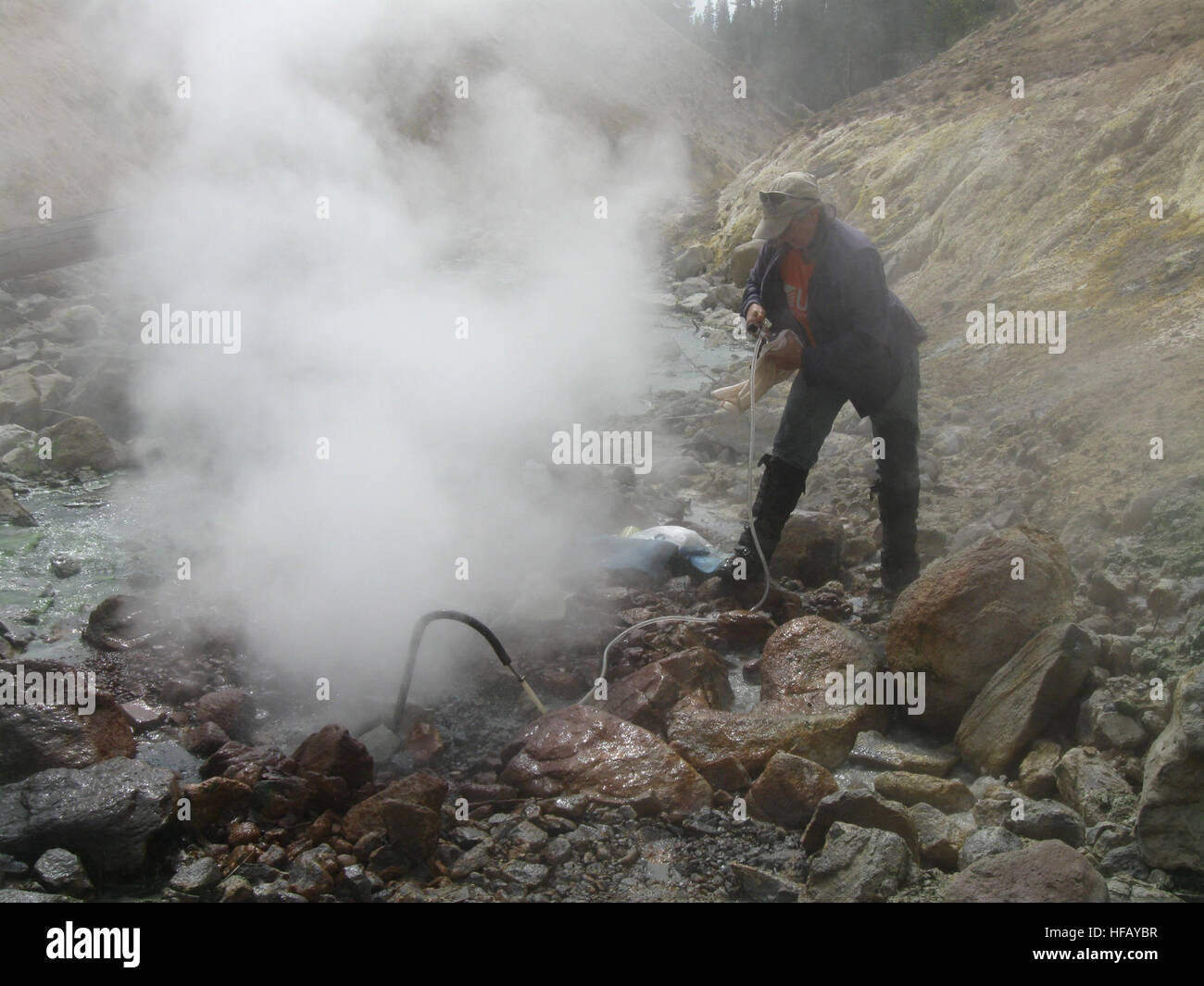 Volcano gas sample hi-res stock photography and images - Alamy