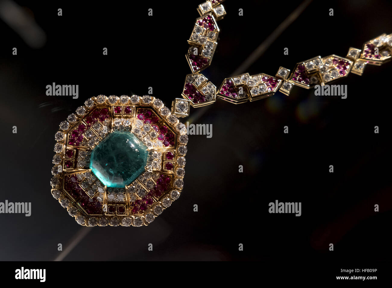 The Thyssen-Bornemisza Museum presents the Bulgari and Rome, an ...