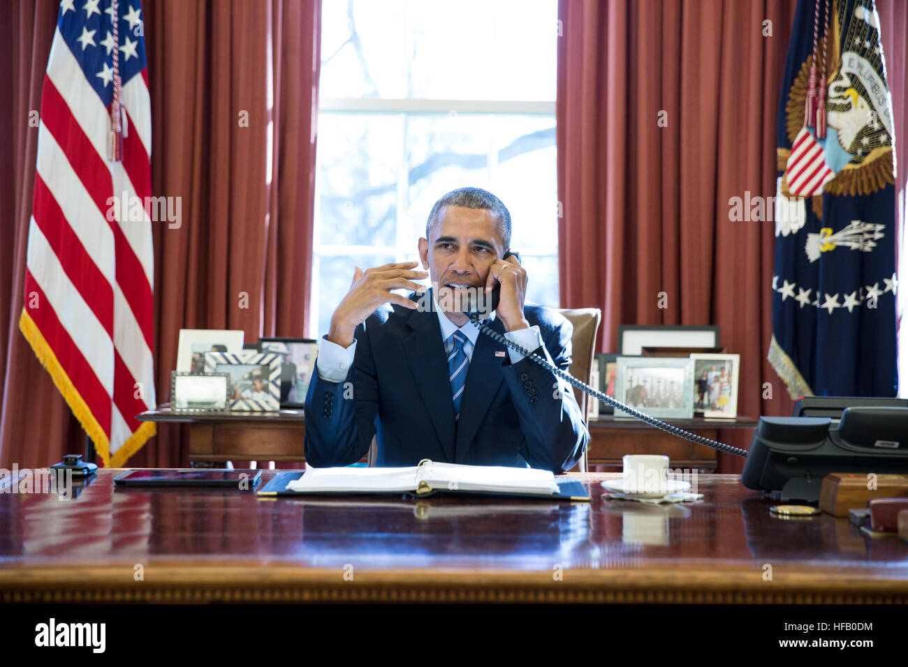 President barack obama oval office 2016 hi-res stock photography and ...