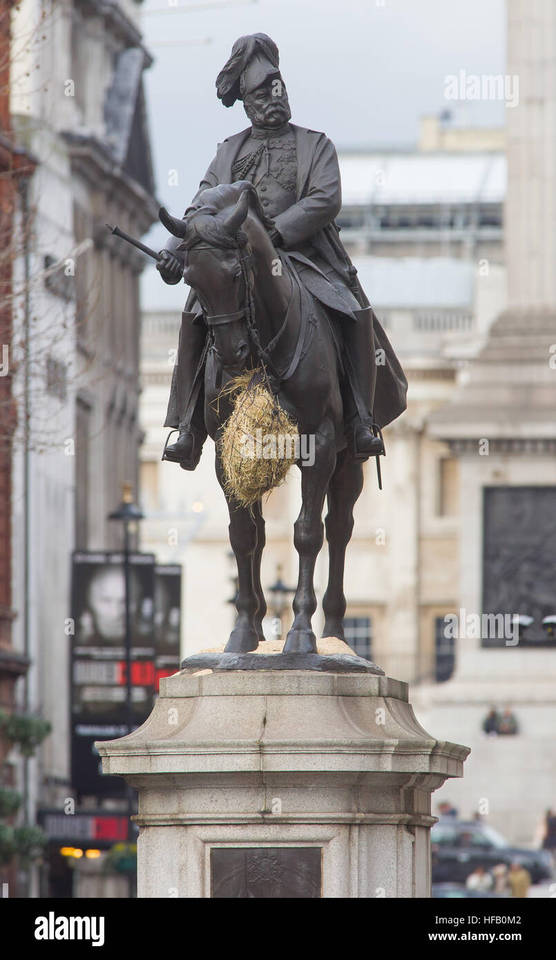 The equestrian statue of Prince George, Duke of Cambridge, gains a net ...