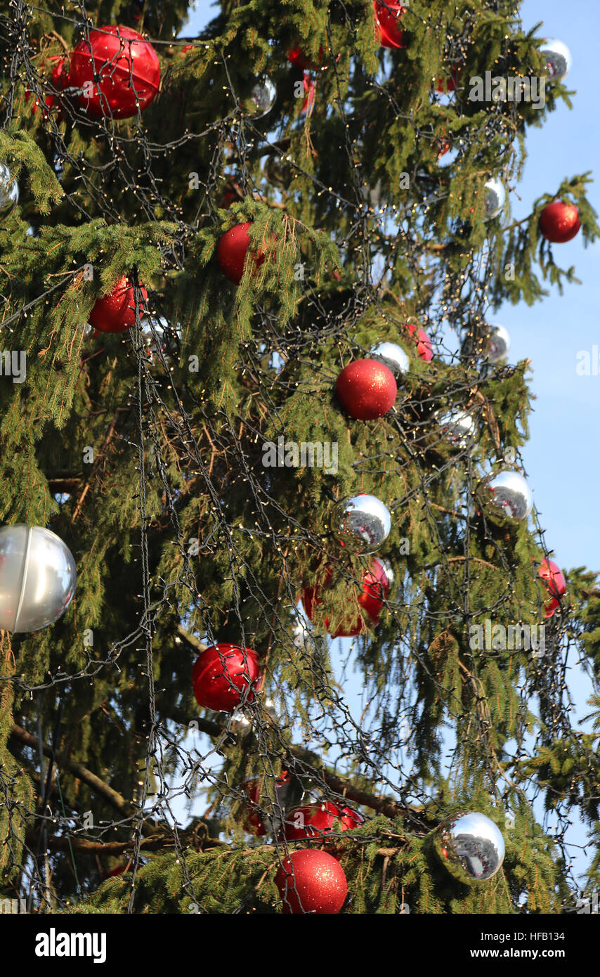Christmas tree decorated big balls hi-res stock photography and images ...