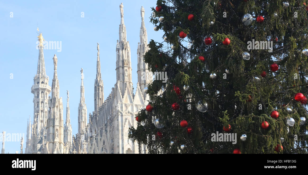 Duomo cathedral gothic christmas tree hi-res stock photography and ...