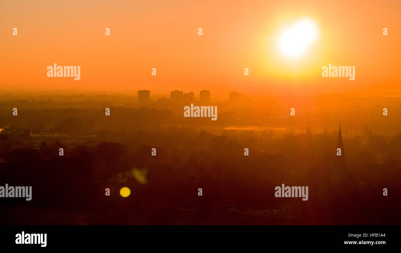 The sunsets over Sunbury-on-Thames in west London Stock Photo - Alamy