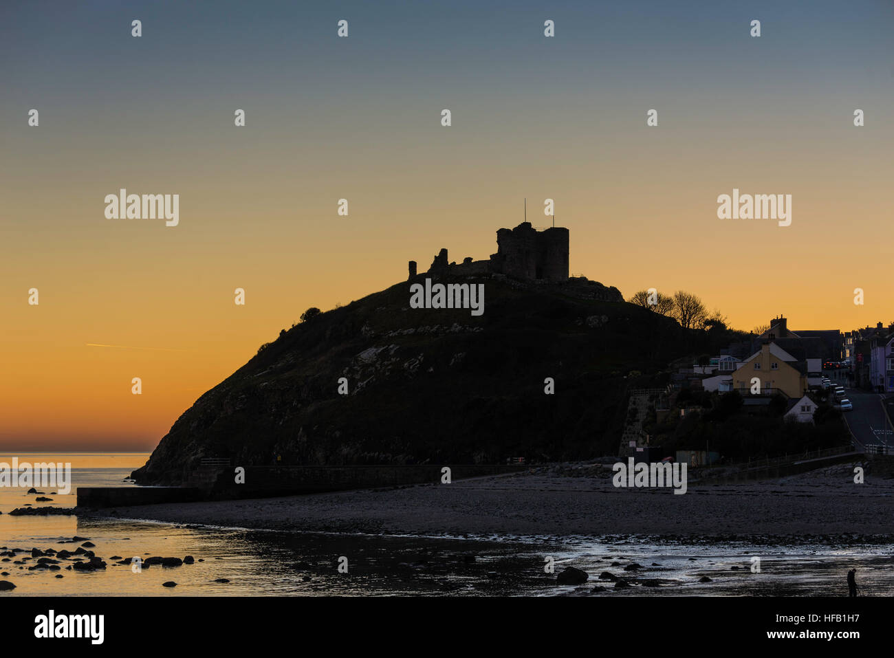 Criccieth castle beach sunset hi-res stock photography and images - Alamy
