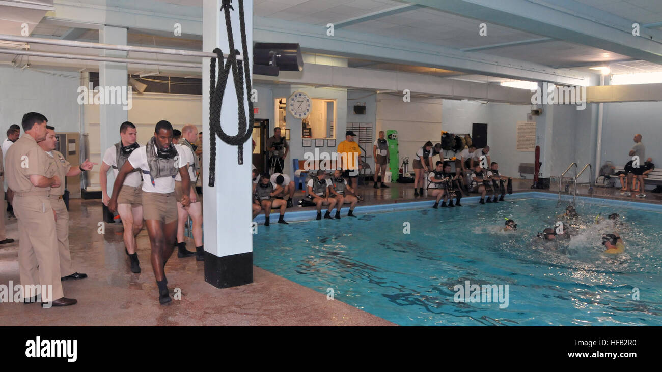 130904-N-IK959-002 GREAT LAKES, Ill. (Sept., 4, 2013) Master Chief ...