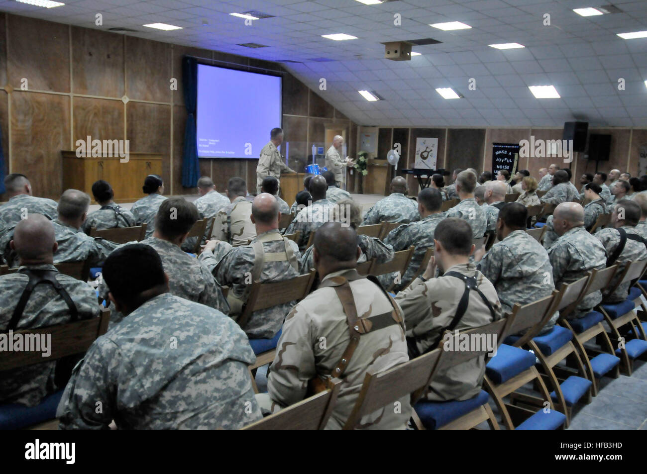 Fleet Forces Command Fleet Master Chief Tom Howard conducts an all ...