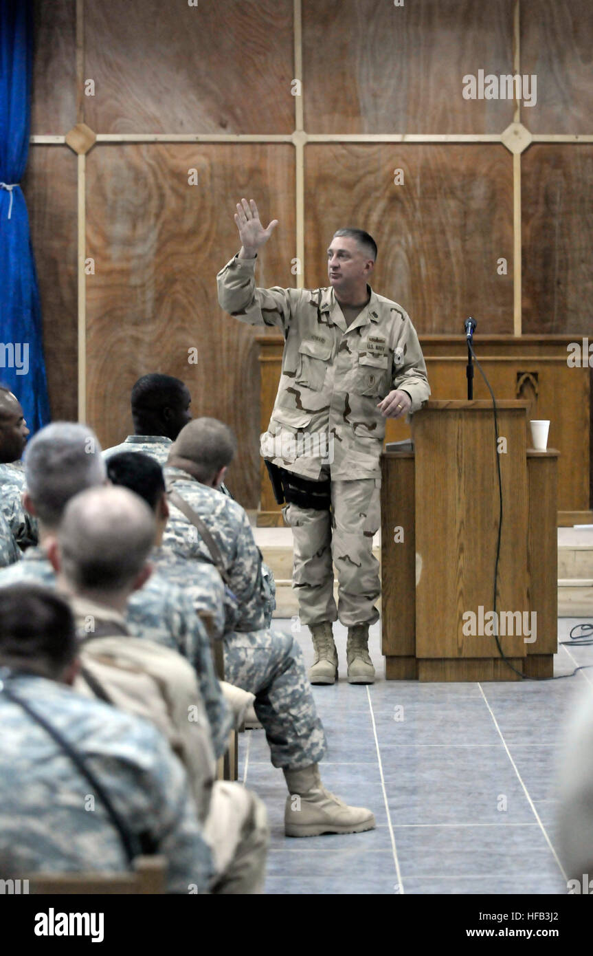 Fleet Forces Command Fleet Master Chief Tom Howard conducts an all ...