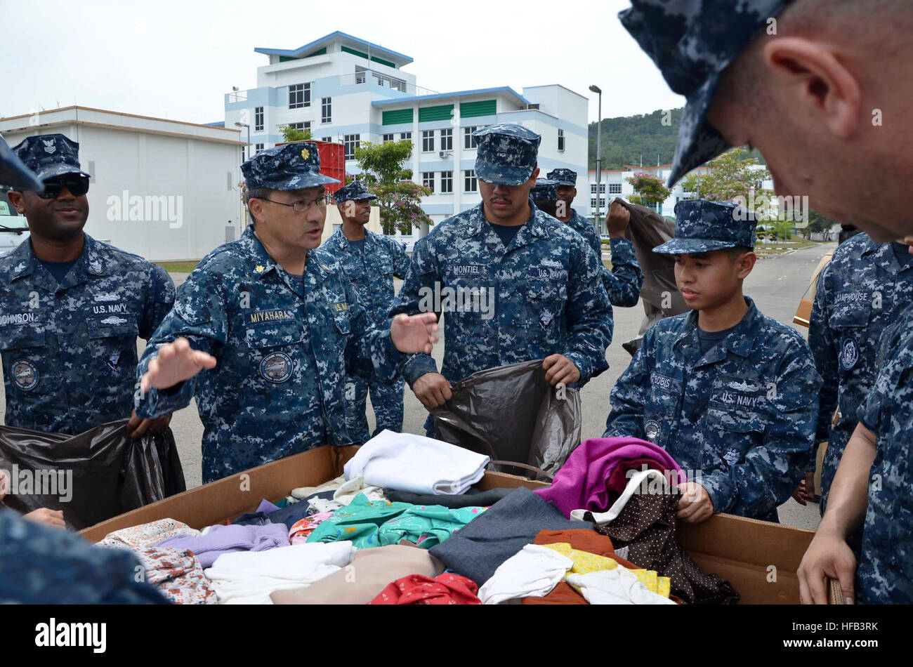 Sailors from USS Frank Cable (AS 40) and USS La Jolla (SSN 701 ...