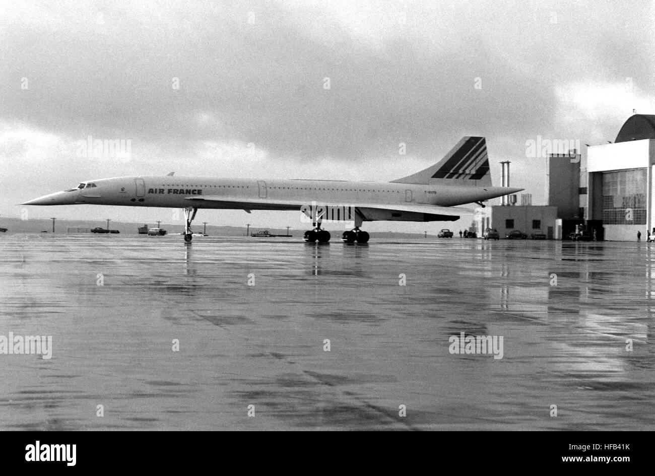 A left side view of an Air France Concorde supersonic passenger ...