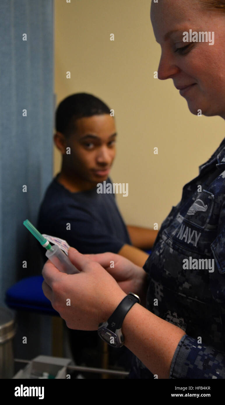 Hospitalman Nathaniel Garrett watches Petty Officer 2nd Class Shauna ...