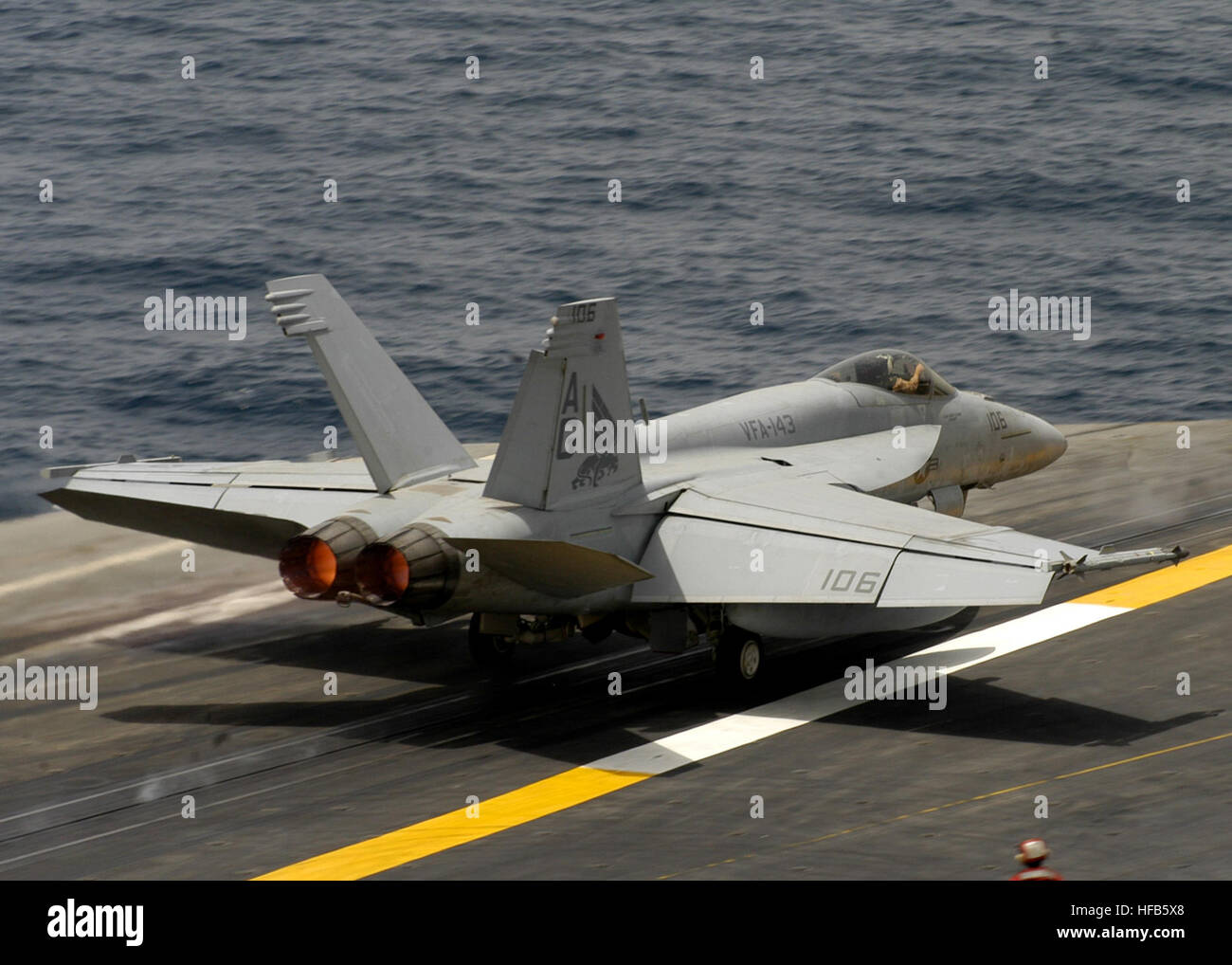 070421-N-8446A-012 Arabian Gulf (April 21, 2007) – An F/A-18E Super ...