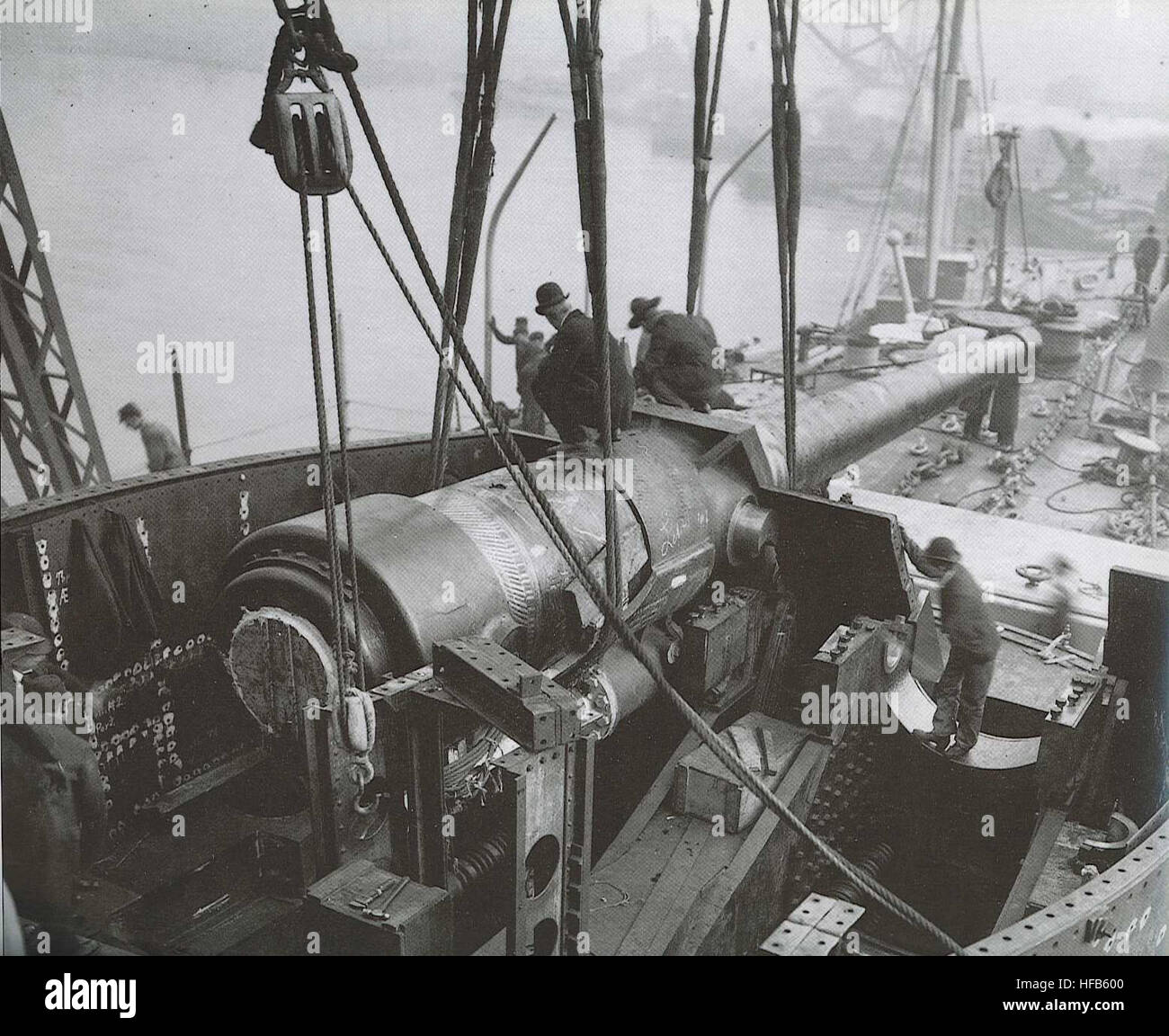 12-45 mk5 Connecticut gun pic Stock Photo - Alamy