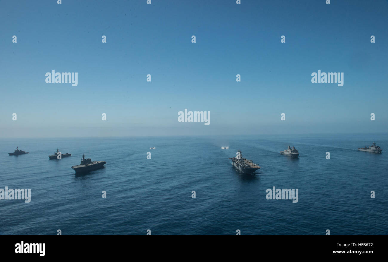 The Japan Maritime Self-Defense Force (JMSDF) tank landing ship JS ...