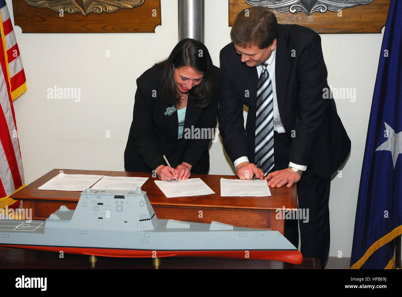 Ddg 1000 zumwalt hi-res stock photography and images - Alamy