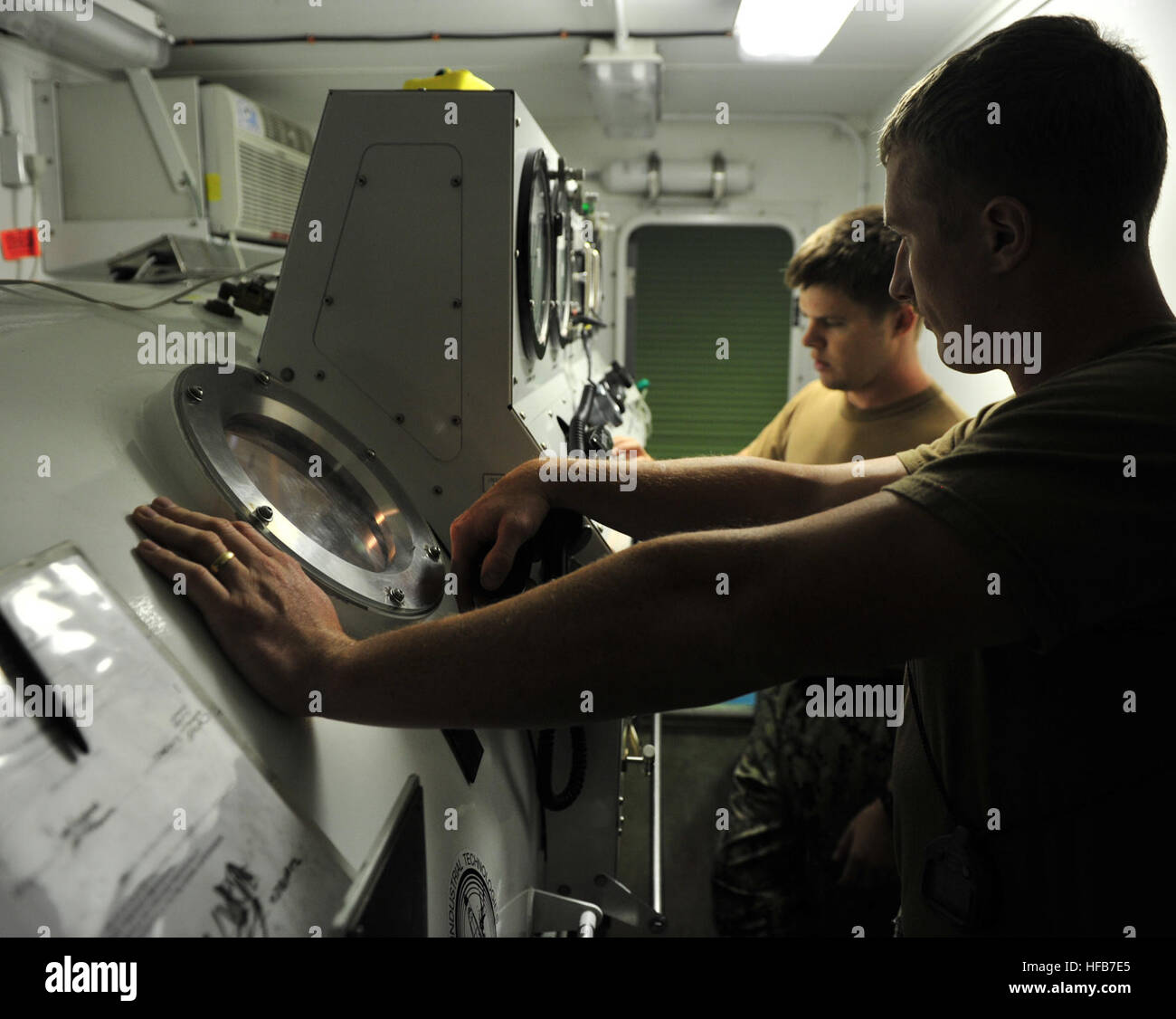 Fly away recompression chamber hi-res stock photography and images - Alamy