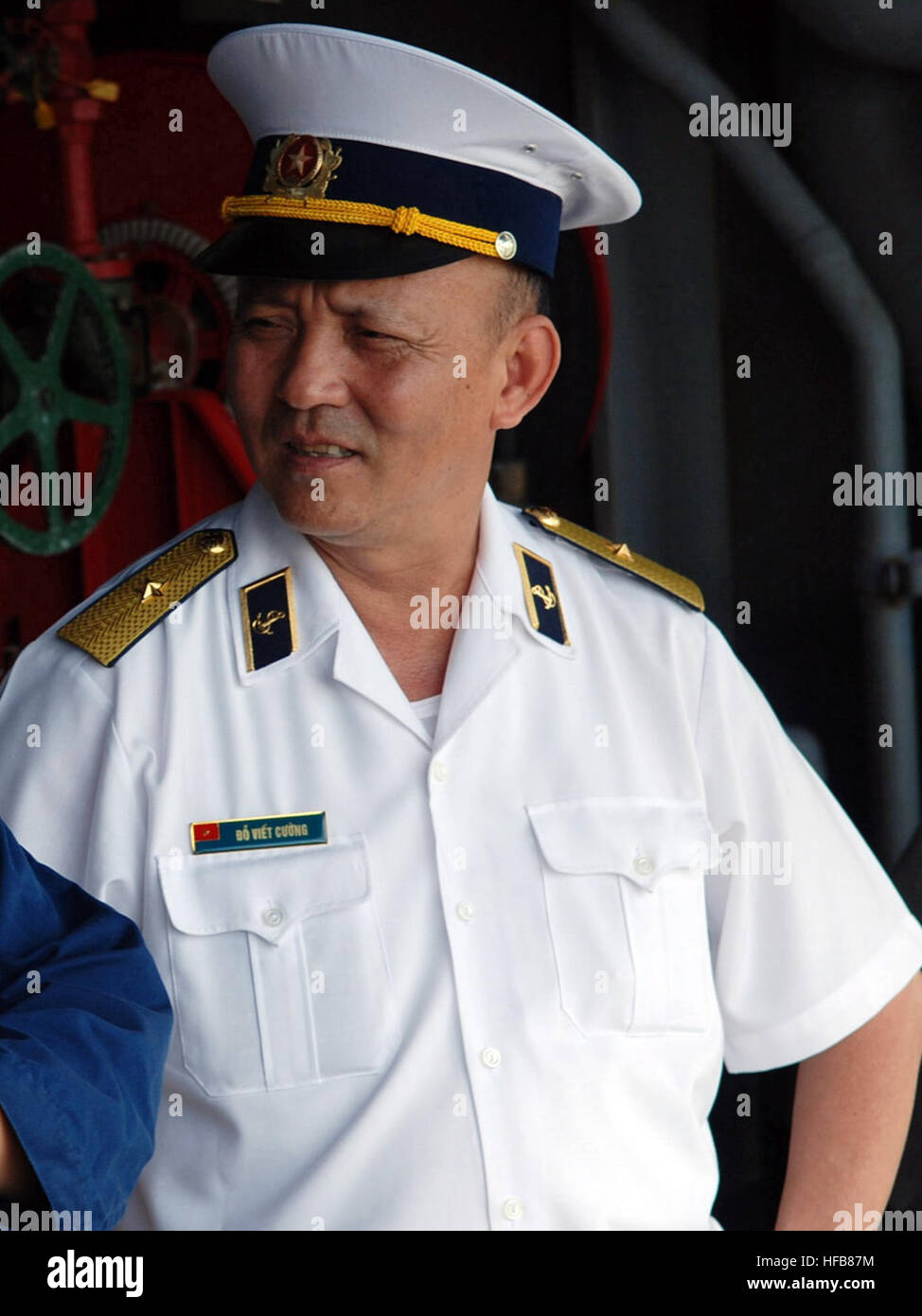 Observers from the Vietnamese People's Navy embark on amphibious dock ...